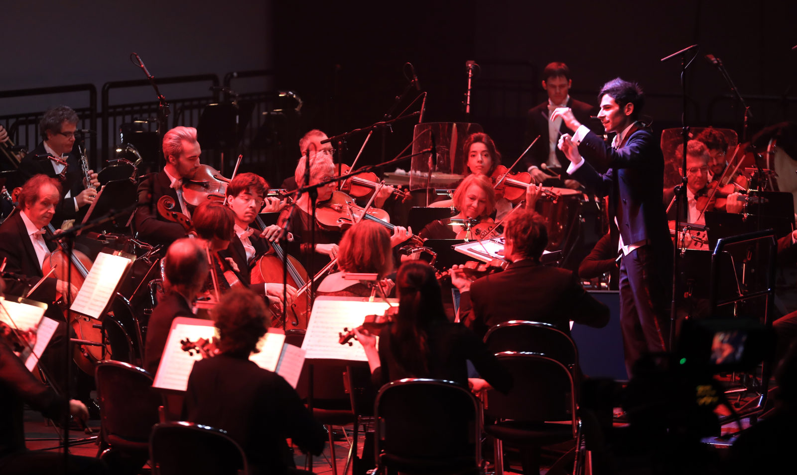 Isaac Selya – Conductor and Artistic Director